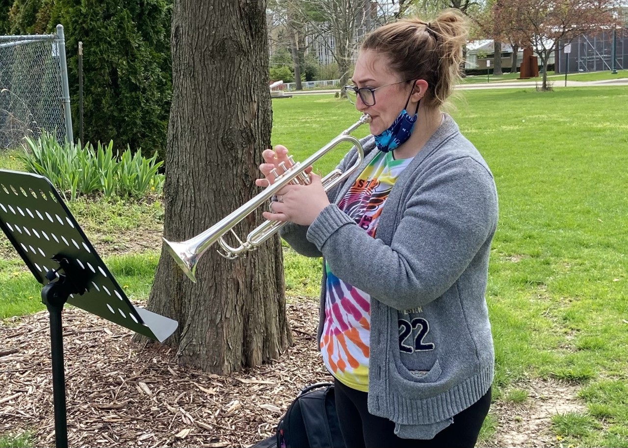 FEATURE PHOTO: Tooting her own horn – The Daily Eastern News